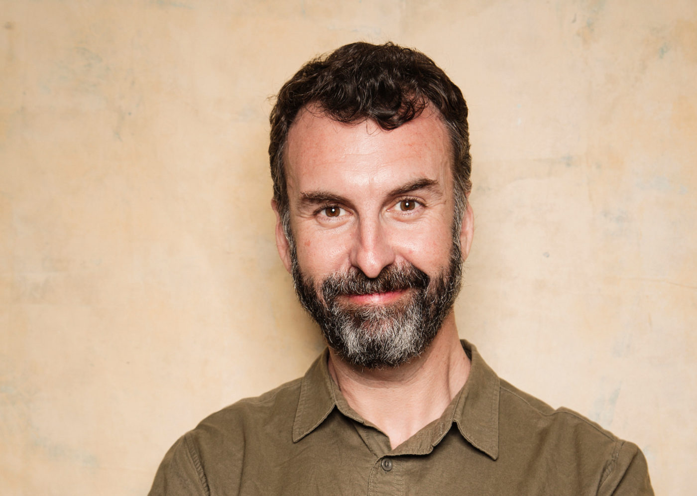 Matt Braunger embraces his comedic efficiency with ‘Please Hold Me’
