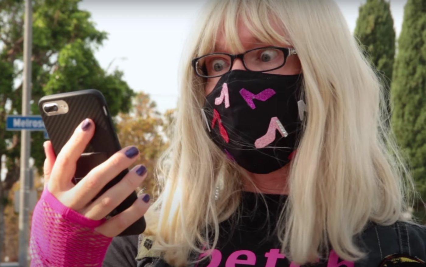 Hey betch, Kelly is back and she wants you to wear a mask