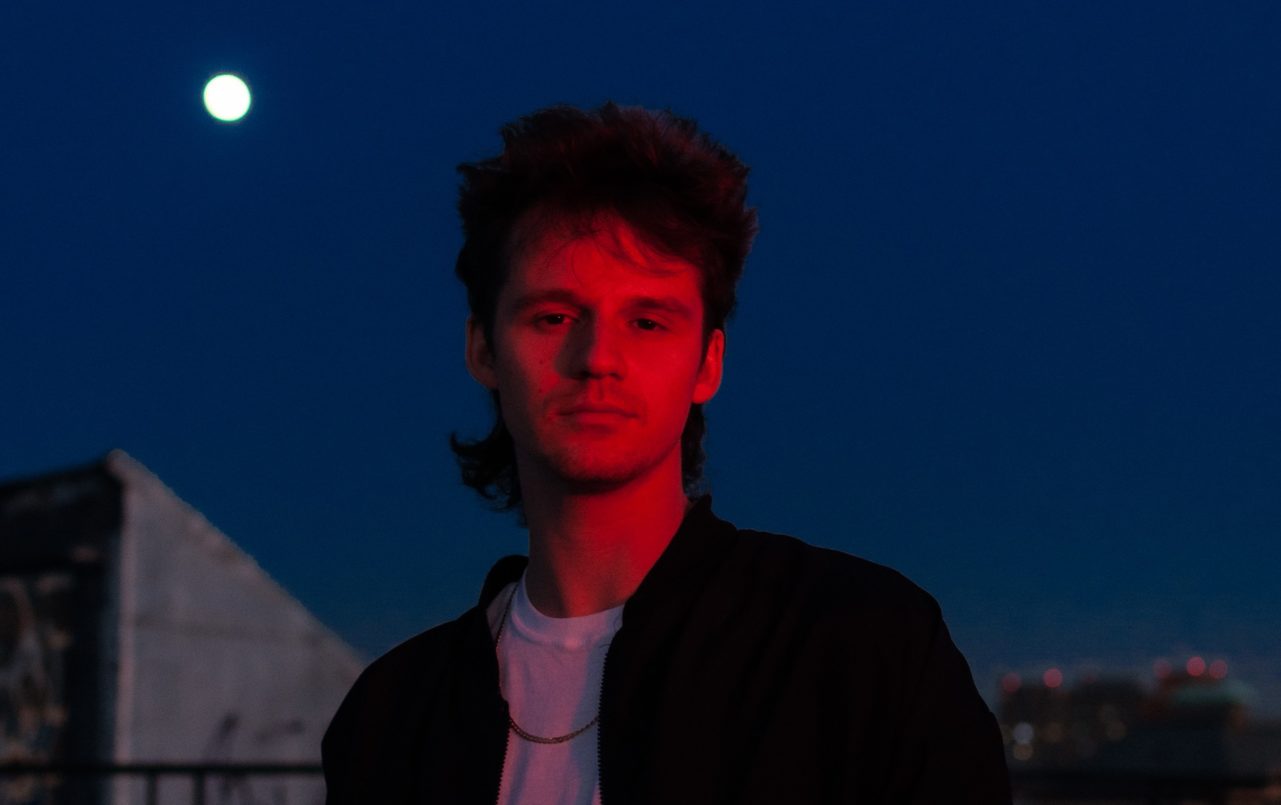 Johnny Dynamite and The Bloodsuckers flex synth soul on 'Sleeveless'