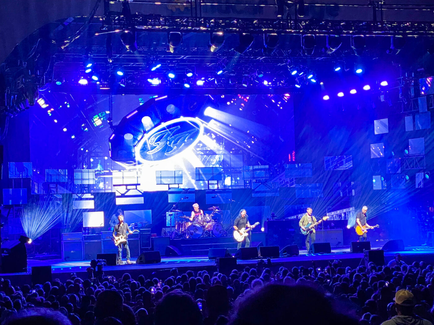 Foo Fighters return to the stage with contagious energy and gratitude