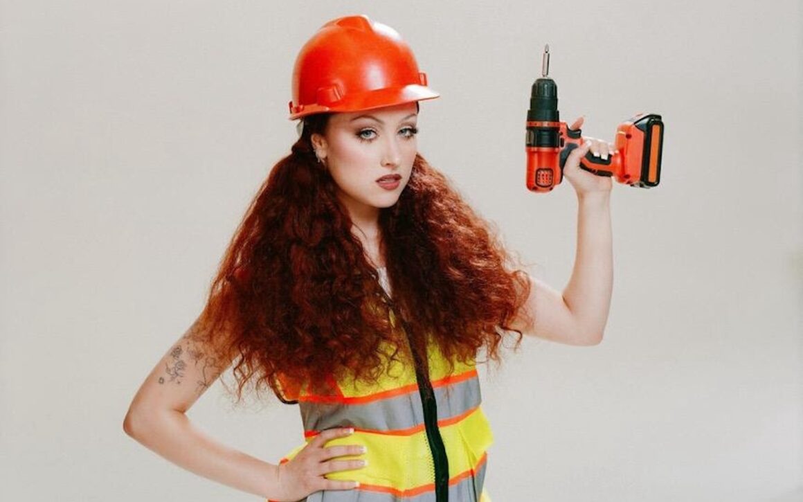 Chappell Roan hands over new country tune ‘The Giver’