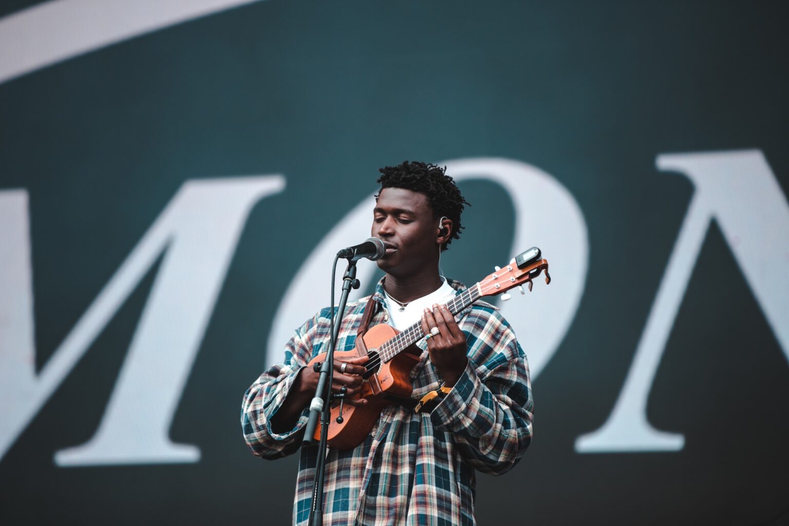 Boston Calling Photo: Mon Rovîa live on the Green Stage