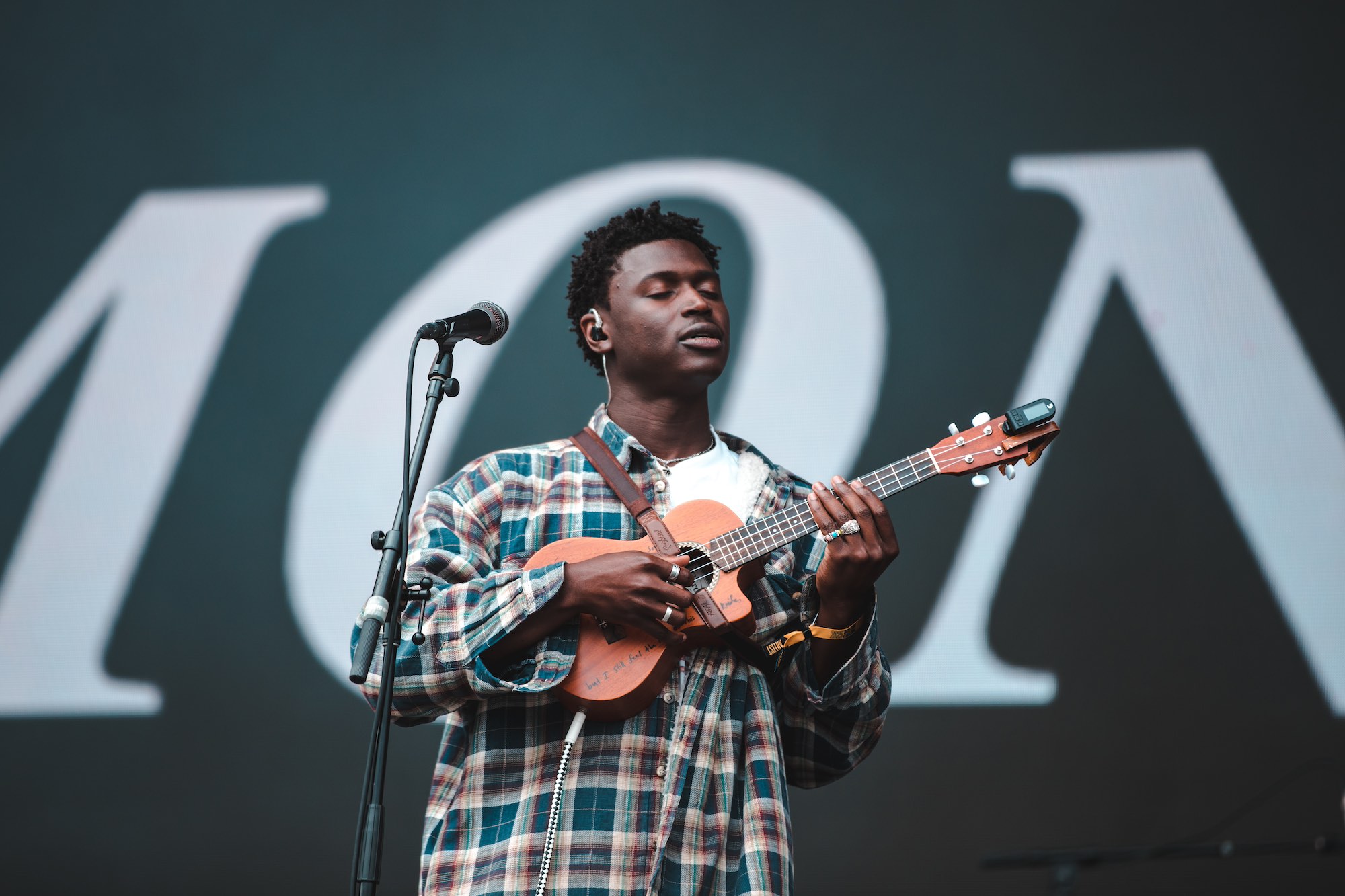 Boston Calling Photo: Mon Rovîa live on the Green Stage